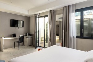 Quarto exclusivo | Frigobar, escrivaninha, espaço de trabalho para notebook