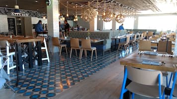 Café da manhã, almoço e jantar