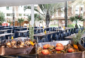 Pequenos-almoços, almoços e jantares servidos 