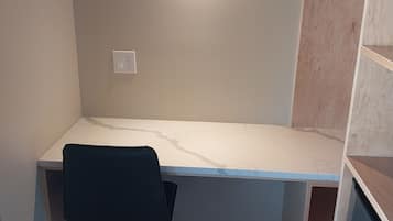 Quarto Individual Deluxe | Secretária, secretária adequada para computadores portáteis