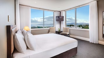 Apartamento, 3 quartos | Cofre com capacidade para portátil, cortinas/cortinados opacos