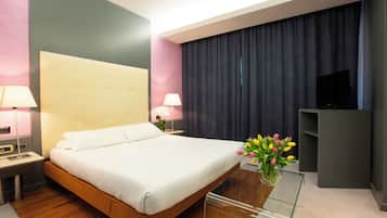 Suite-Estúdio Júnior | Roupa de alta qualidade, edredões de penas, minibar, secretária