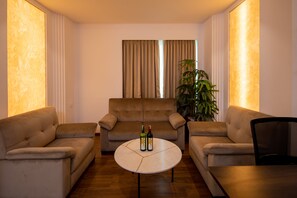 Quarto Executivo | Sala de estar | Televisor de ecrã plano de 32 polegadas com canais digitais, televisor 