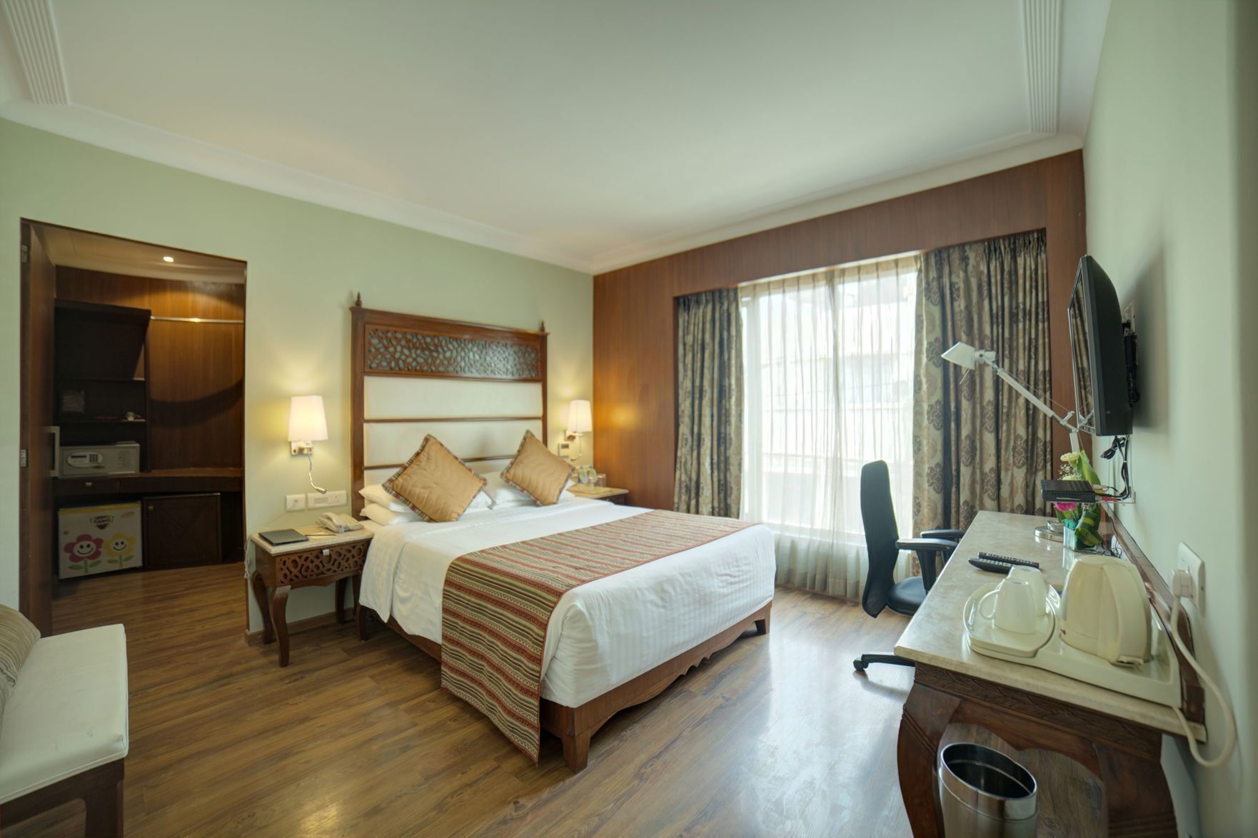 Roupa de alta qualidade, camas de colchão pillowtop, minibar 