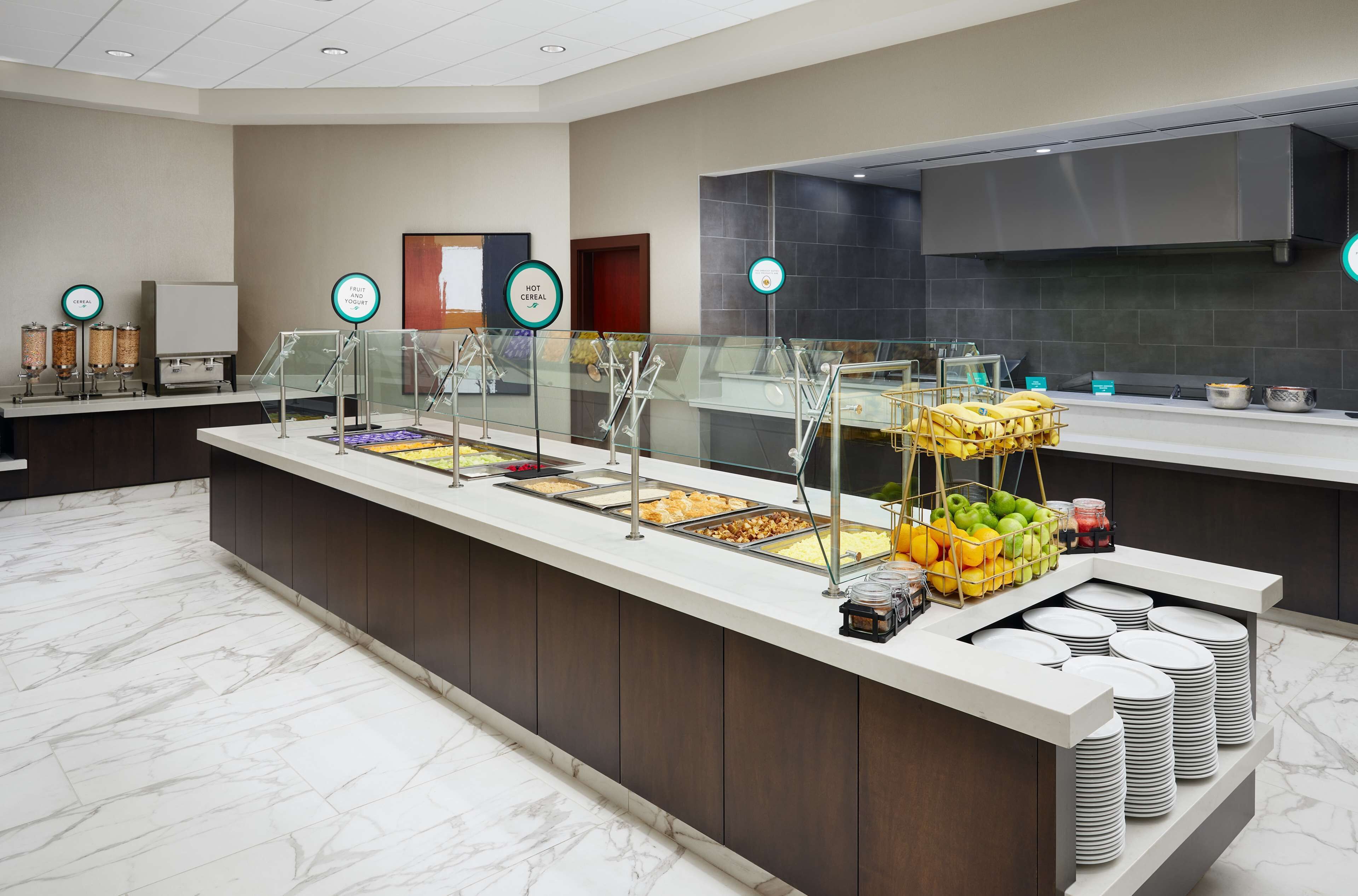 Café da manhã completo grátis todos os dias