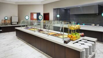 Café da manhã completo grátis todos os dias