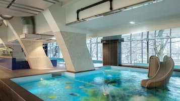 2 piscinas interiores