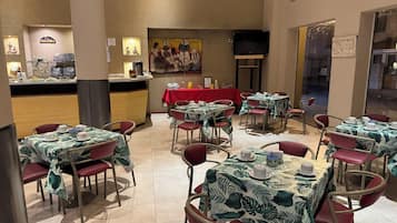 Café da manhã continental grátis todos os dias