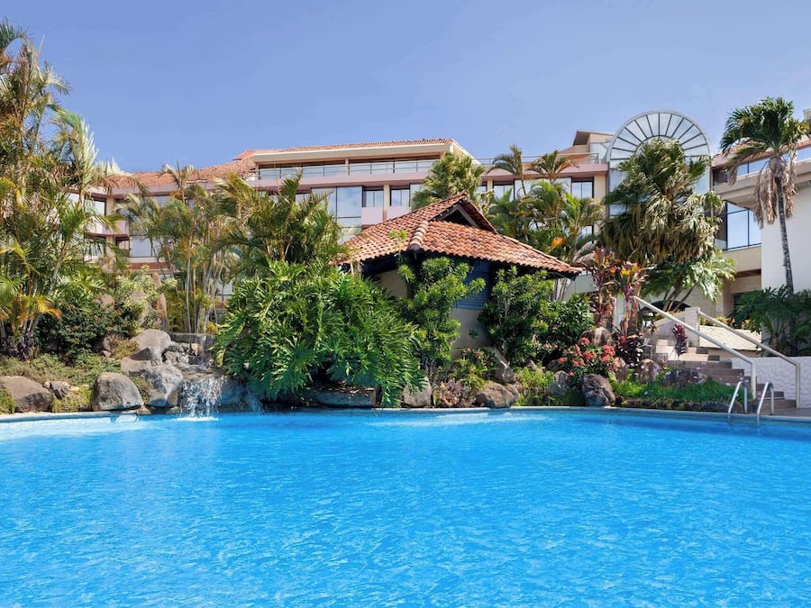 3 piscinas exteriores, espreguiçadeiras