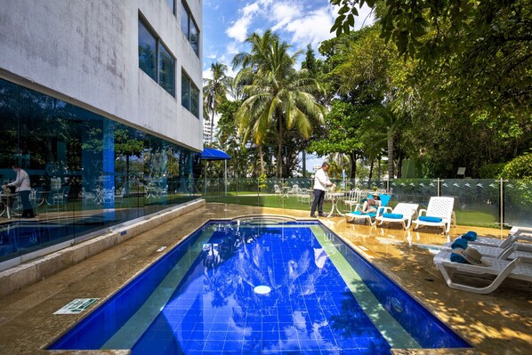 Piscina interior, piscina exterior 