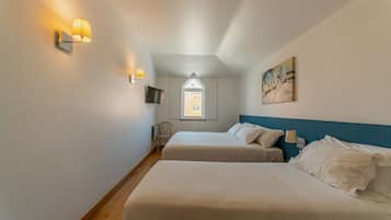 Quarto Familiar | Roupa hipoalergénica, secretária, cortinas/cortinados opacos