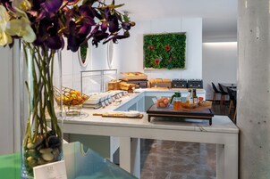 Buffet de pequeno-almoço