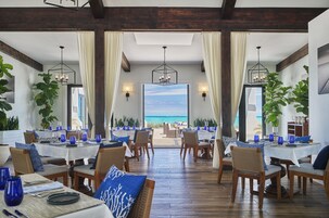 2 restaurantes: servem pequenos-almoços, almoços e jantares