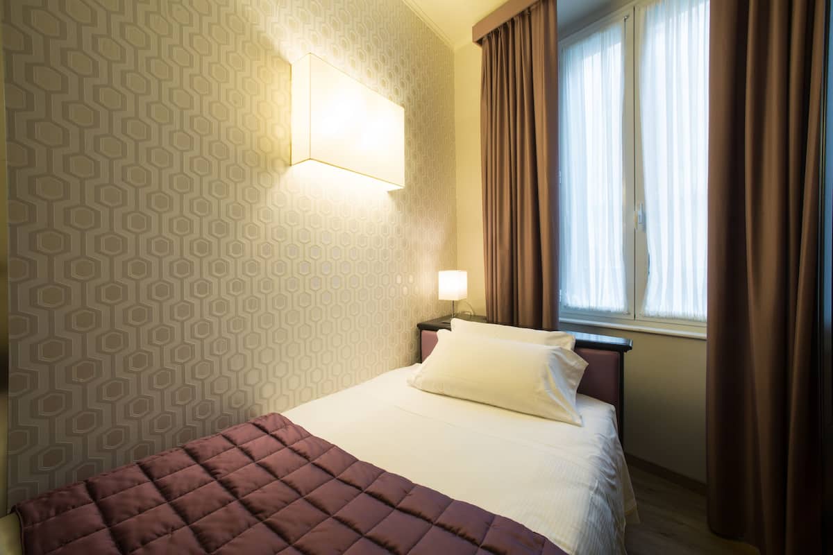 Quarto casal luxo de uso individual | 1 quarto, cofres nos quartos, escrivaninha, quartos à prova de som