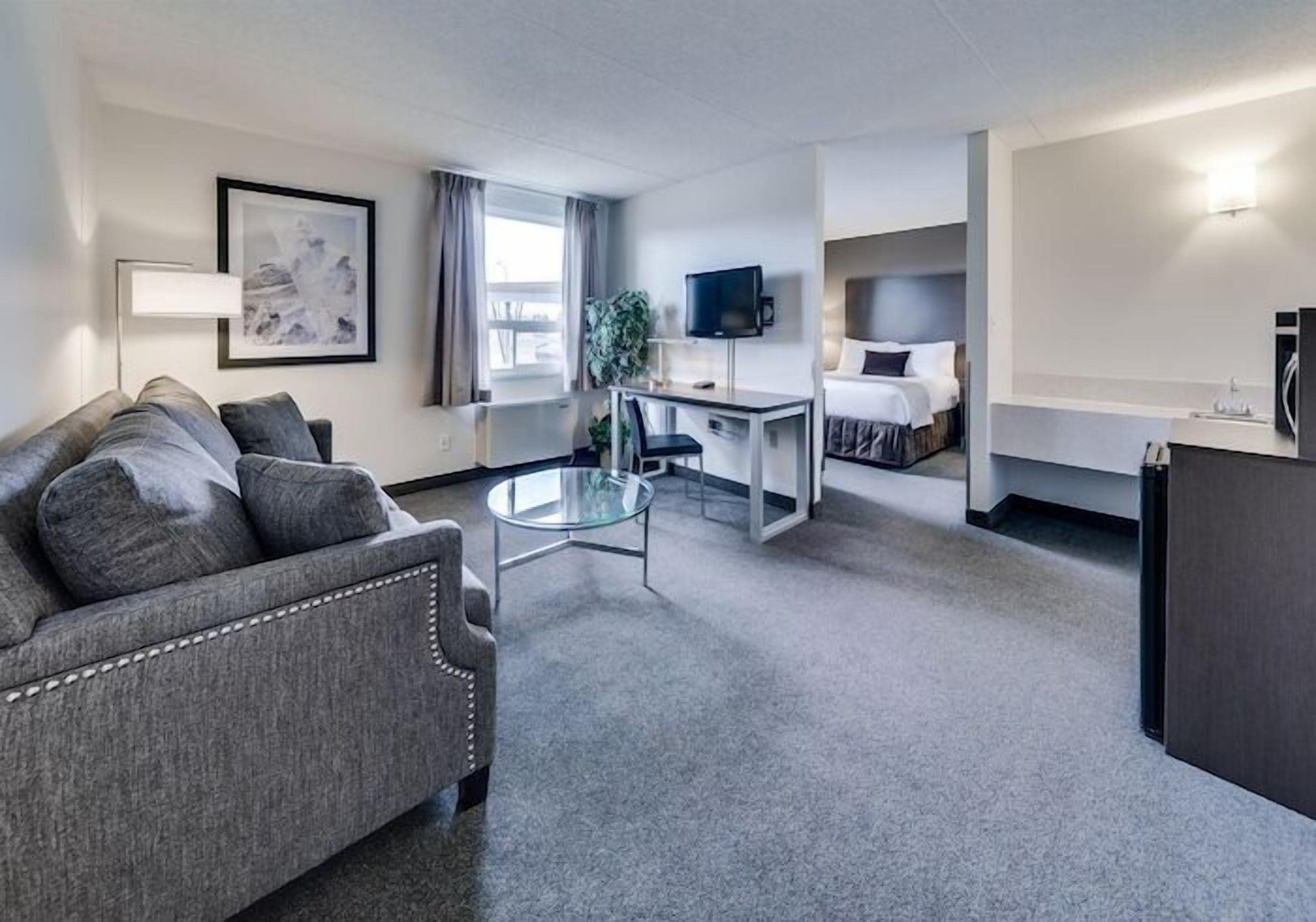 Suite-Estúdio Standard | Sala de estar | TV de ecrã plano 