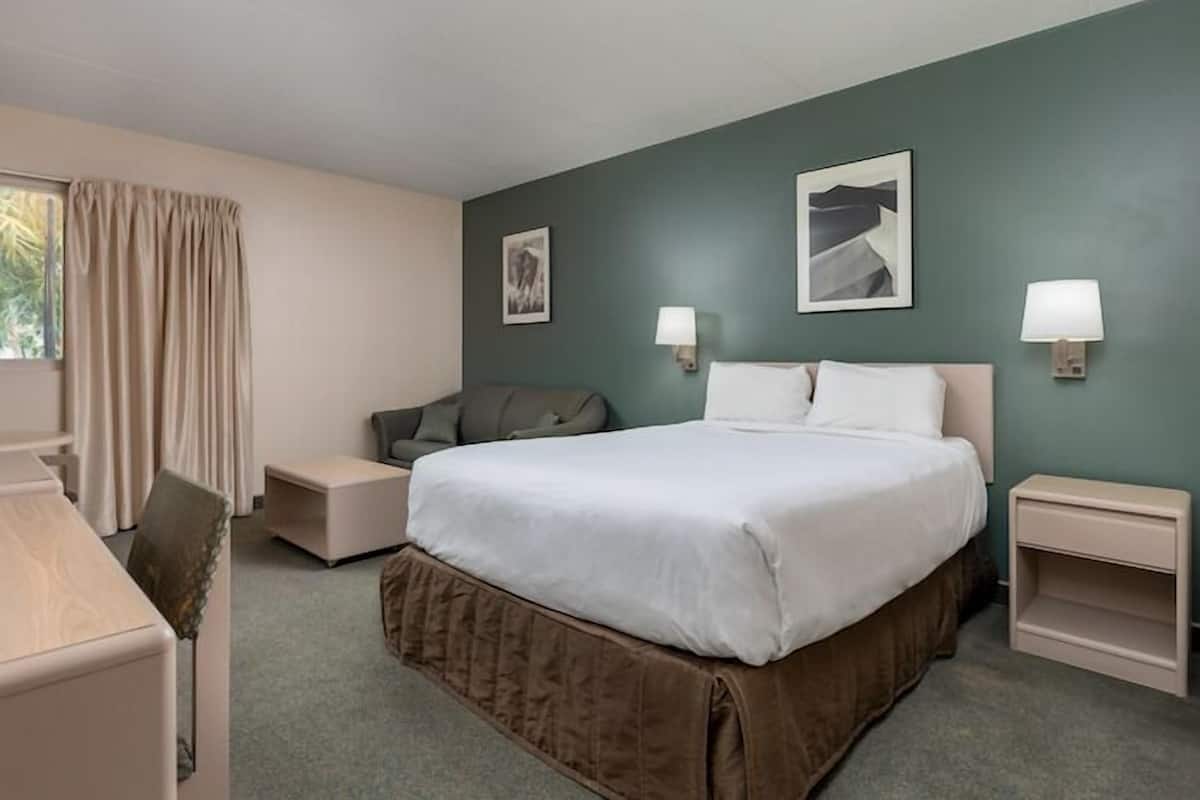 Quarto Standard, 1 cama queen-size | Secretária, ferro/tábua de engomar, Wi-fi grátis 