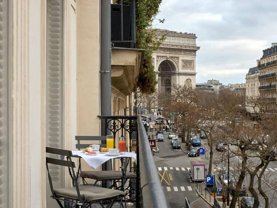 Quarto Duplo Superior | Roupa de alta qualidade, cofre no quarto, secretária