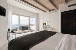 Premium Room Caldera View with Outdoor Mini Plunge Pool Double | Roupa de alta qualidade, minibar, cofre no quarto 