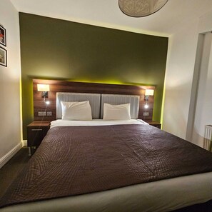 Ferro/tábua de engomar, Wi-fi grátis, roupa de cama fornecida 
