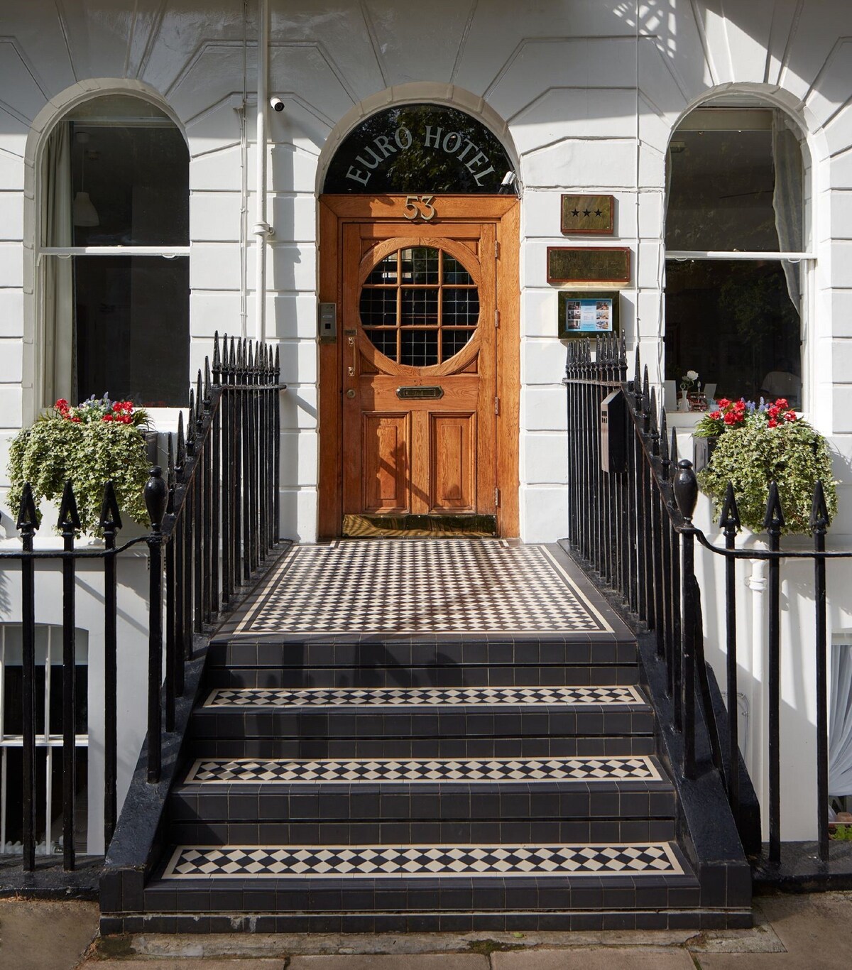 Euro Hotel Reviews, Deals & Photos 2026 - Expedia