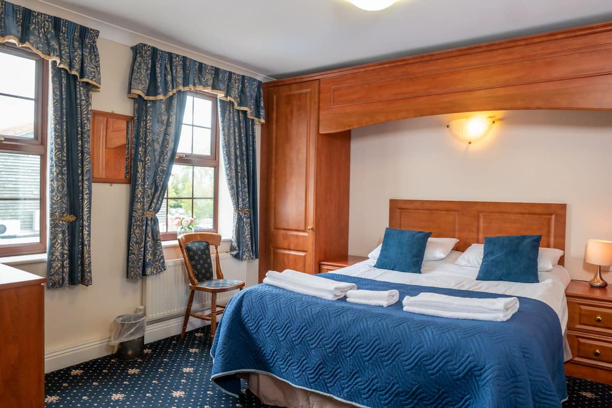 Quarto Duplo ou Twin Deluxe, casa de banho privativa | Wi-fi grátis, roupa de cama fornecida