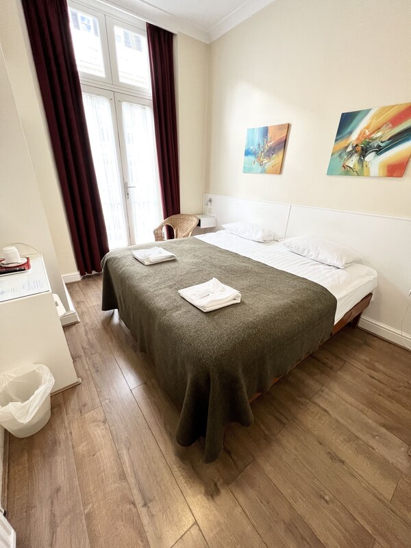 Melbourne House - London