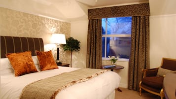 Quarto casal com design assinado, 1 cama de casal | Escrivaninha, ferros/tábuas de passar roupa, Wi-Fi de cortesia