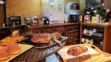 Pequeno-almoço tipo buffet diário (9 EUR por pessoa)