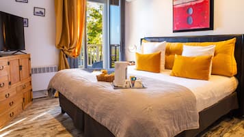 Quarto Duplo Superior | Cortinas/cortinados opacos, Wi-fi grátis, roupa de cama fornecida