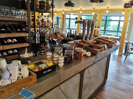 Pequeno-almoço tipo buffet diário mediante uma taxa