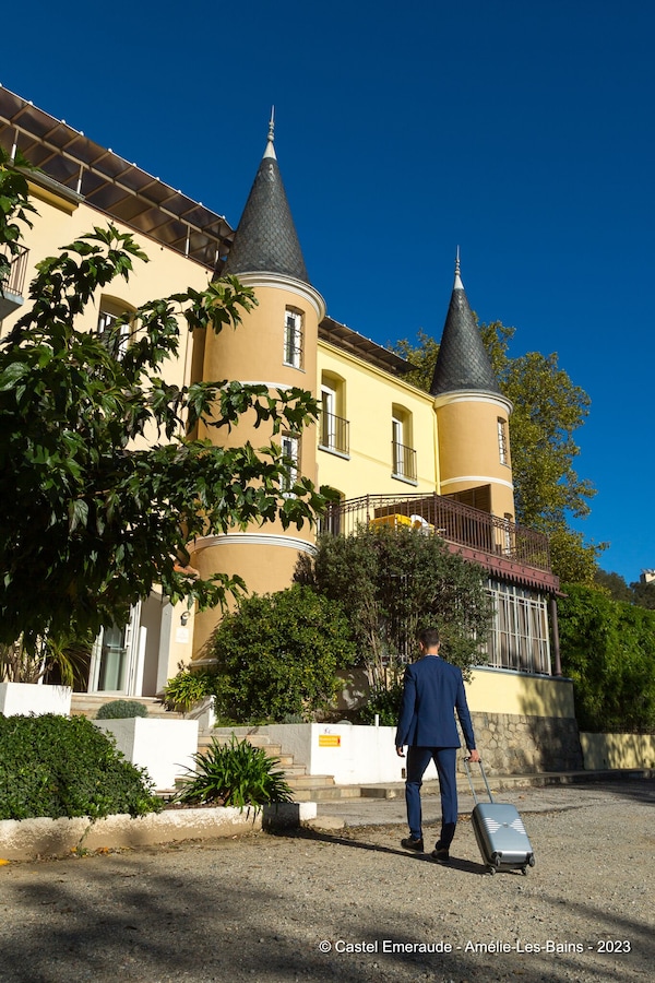 Appart'hotel-restaurant Castel Emeraude - Occitanie