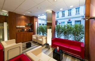 Área de estar no saguão