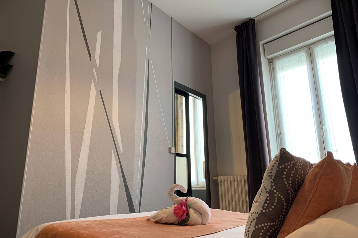 Quarto Individual | Roupa de alta qualidade, secretária, cortinas/cortinados opacos 