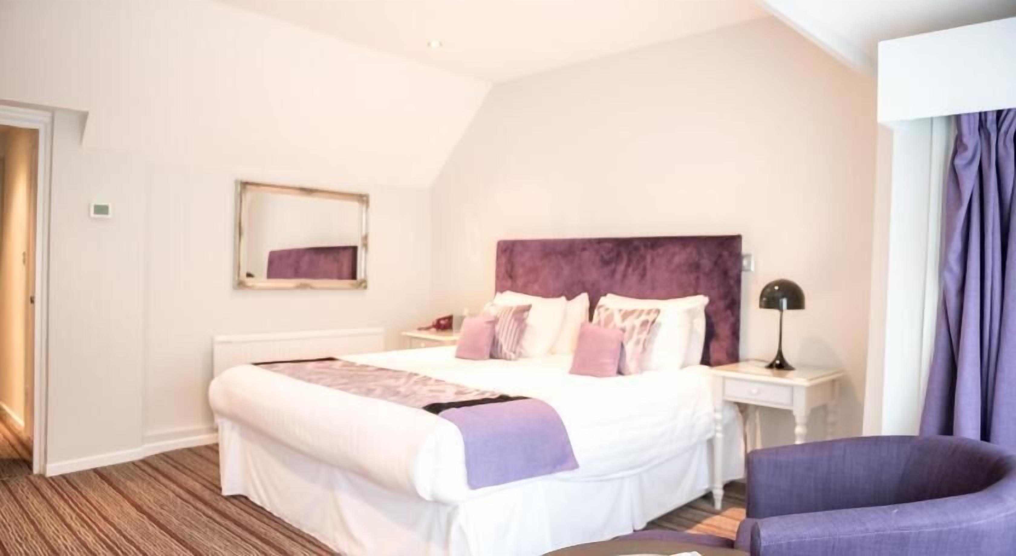 Roupa de alta qualidade, edredões de penas, secretária 