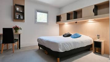 Quarto casal superior | Roupas de cama premium, individualmente mobiliados, escrivaninha