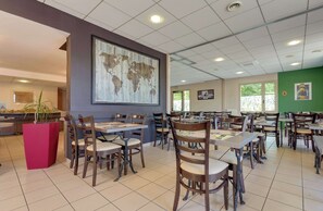 Pequenos-almoços, almoços, jantares servidos, cozinha francesa 