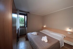 Lençóis italianos Frette, frigobar, cofres nos quartos