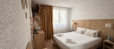Quarto Duplo Premium | Secretária, cortinas/cortinados opacos, Wi-fi grátis