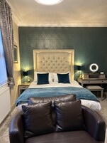 King Room En-Suite | Roupa de alta qualidade, com decoração personalizada 