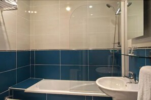 Cofre no quarto, secretária, Wi-fi grátis, roupa de cama fornecida 