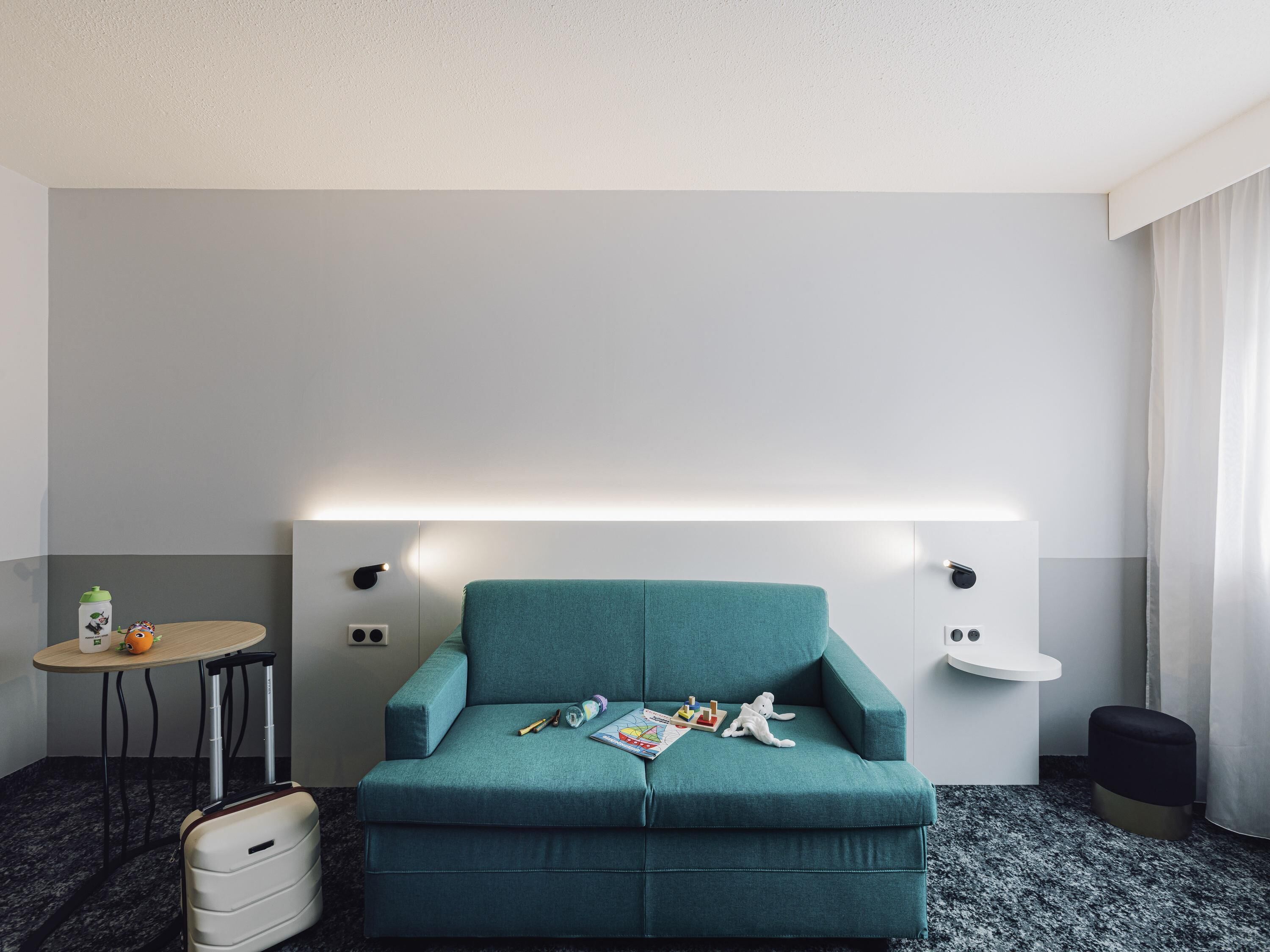 Quarto Familiar | Cofre no quarto, secretária, cortinas/cortinados opacos 