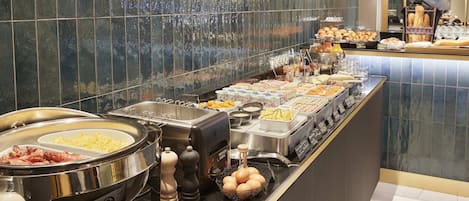 Café da manhã com buffet diário (EUR 20 por pessoa)