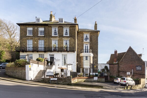 Hubert House Guesthouse - Dover