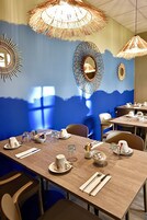 Café da manhã com buffet todos os dias mediante uma taxa