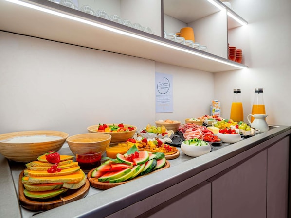 Café da manhã continental todos os dias mediante uma taxa