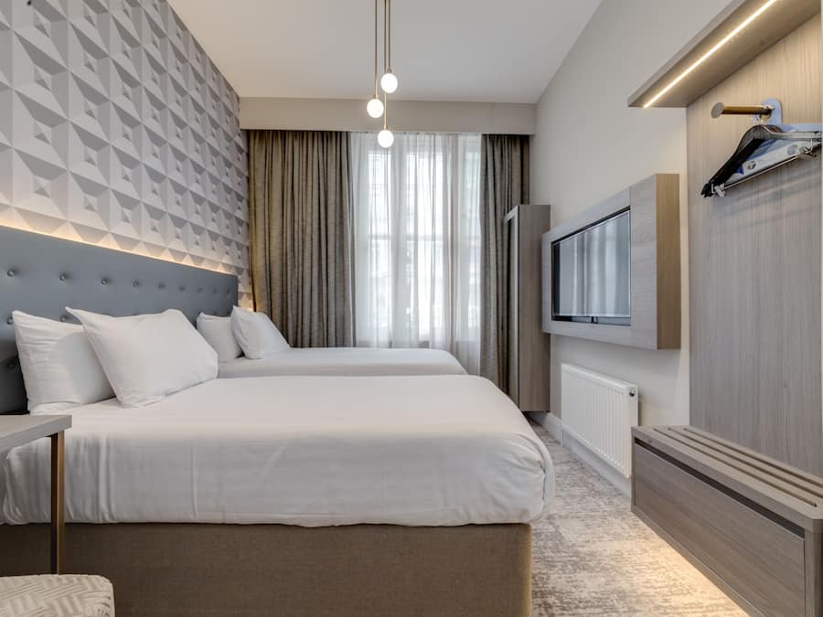 Quarto duplo executivo | Cofres nos quartos, escrivaninha, ferros/tábuas de passar roupa