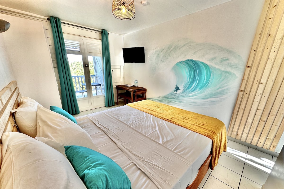 Estúdio Superior, 1 cama queen-size, não fumadores, vista para o mar | Cofre no quarto, secretária, quartos insonorizados