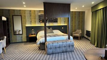 Suite Executiva | Secretária, Wi-fi grátis, roupa de cama fornecida