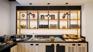 Café da manhã com buffet todos os dias mediante uma taxa