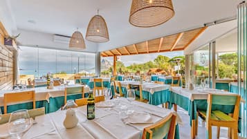 2 restaurantes, pequenos-almoços servidos, cozinha italiana